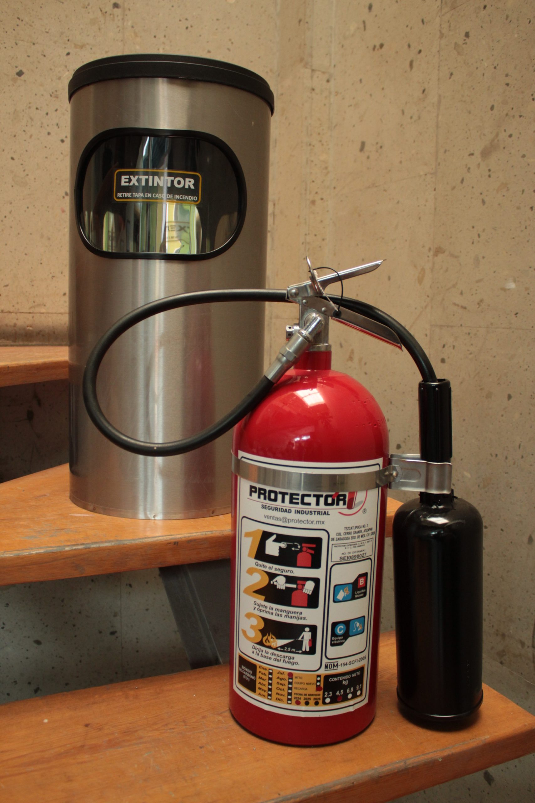 Protector Extintores - Seguridad Industrial